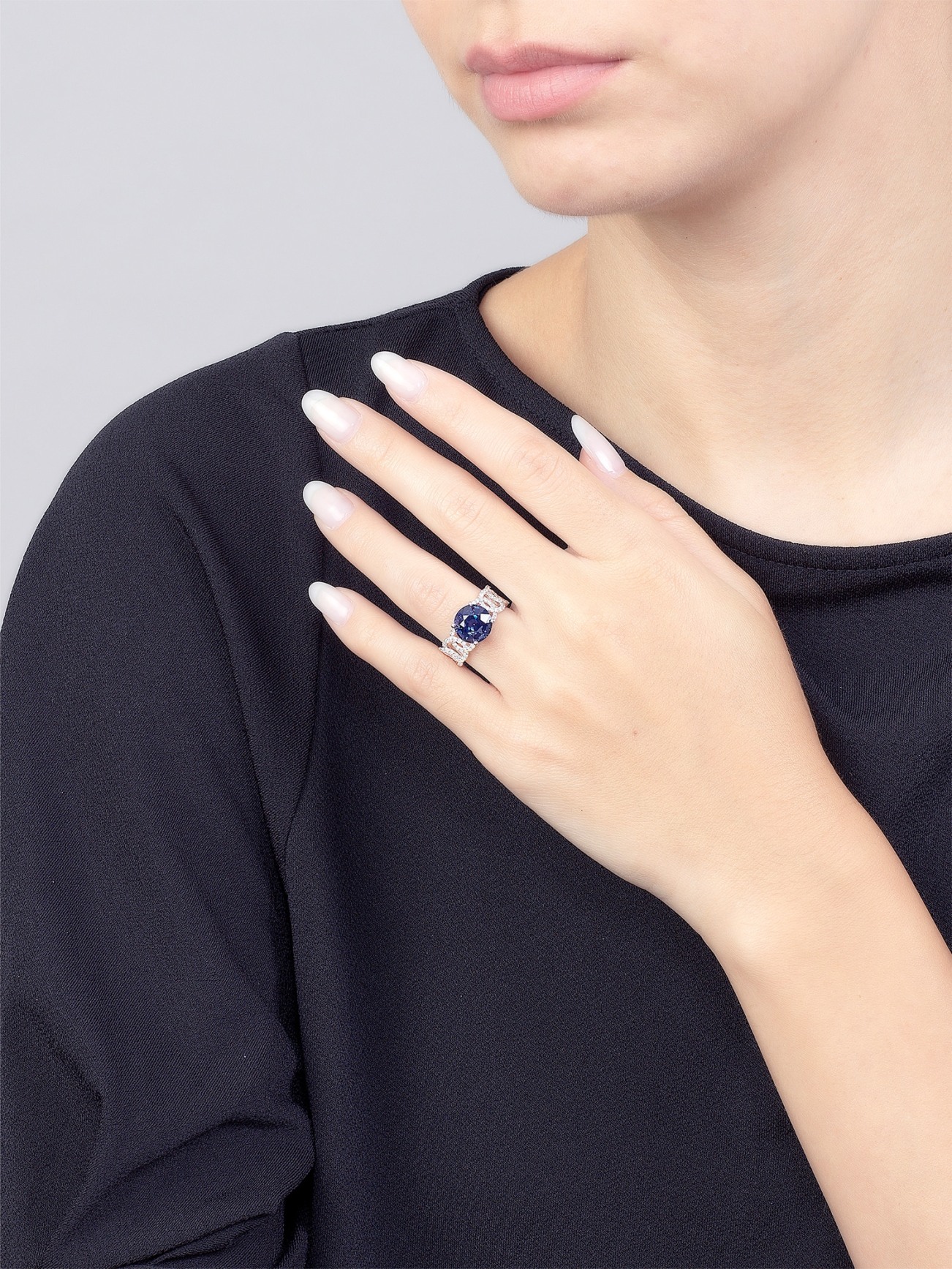 A Coloured Spinel and Diamond Ring INTERSECT: Online Auction