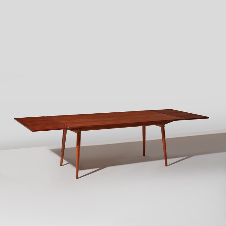 Hans J. Wegner Design: Online Auction