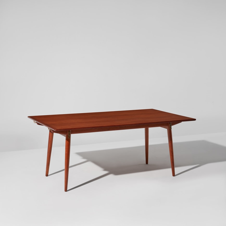 Hans J. Wegner Design: Online Auction